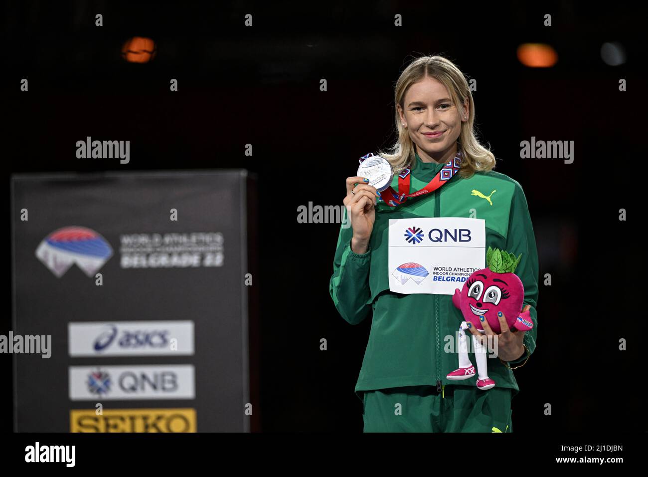 Eleanor Patterson at the award ceremony with the medal at the World ...