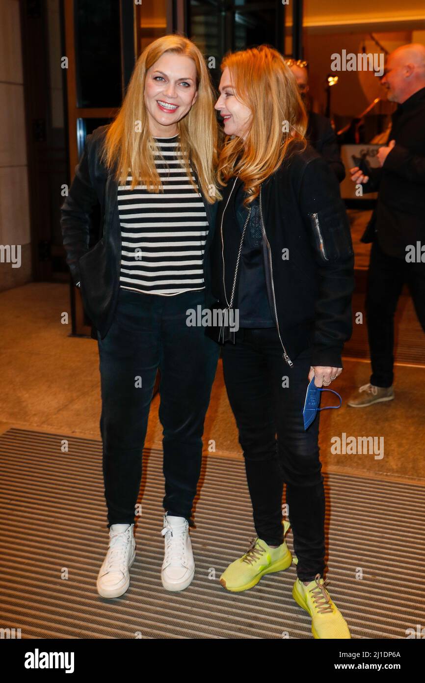Berlin, Germany. 24th Mar, 2022. Anna Loos (l) and Inga Humpe arrive at ...