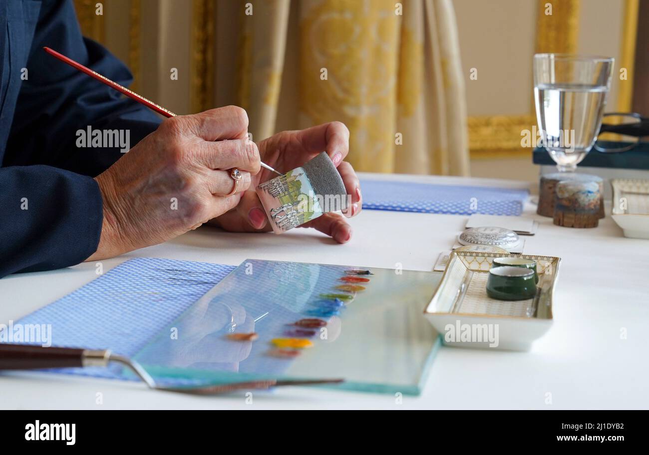 Susan Shakespeare, master enameling artisan from British craftwork ...