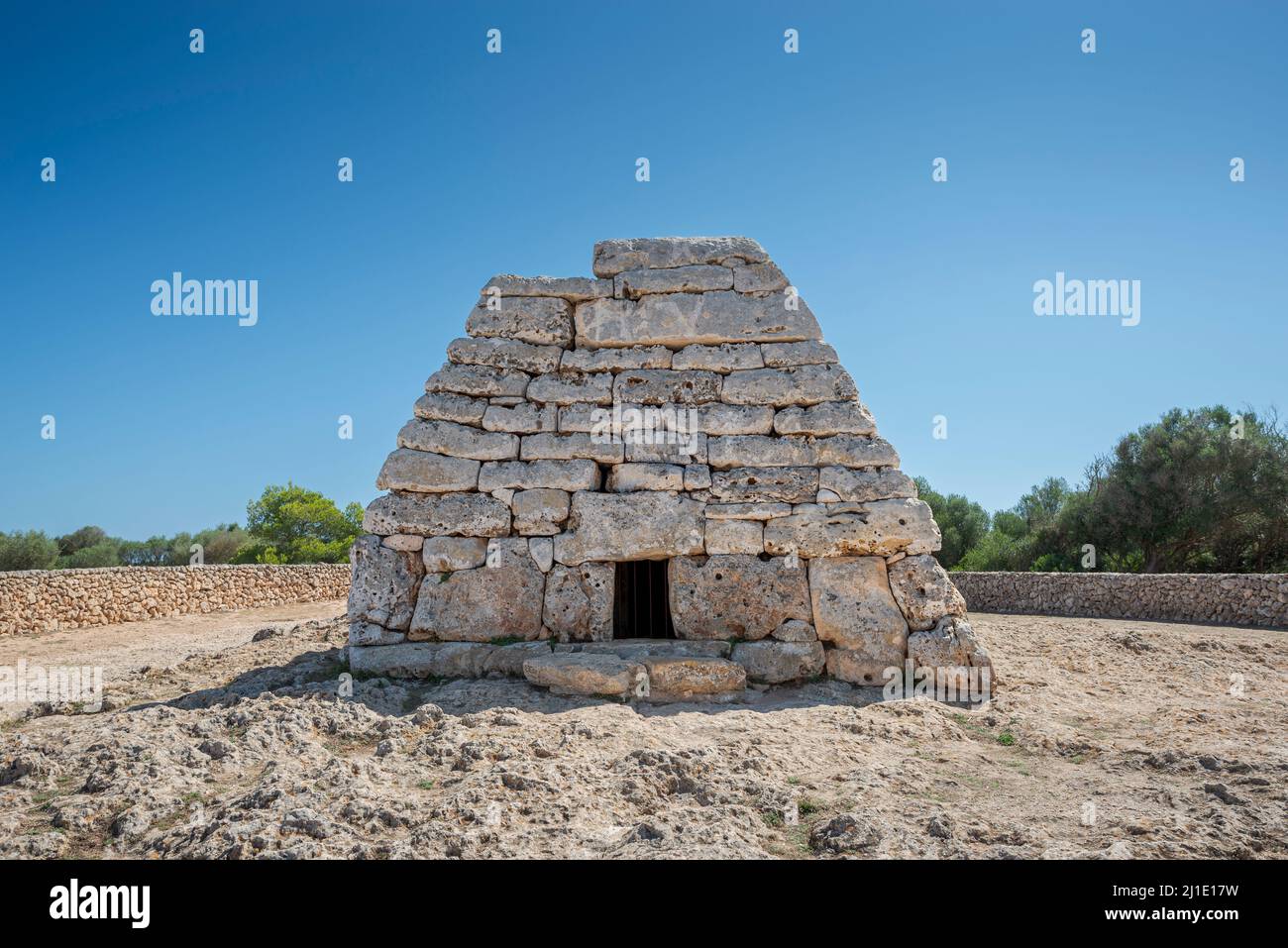 Naveta des Tudons, the most remarkable megalithic chamber tomb in ...