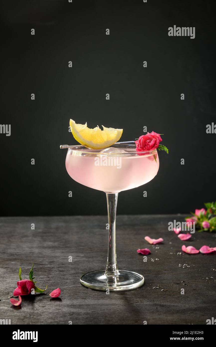 Pink tonic gin hi-res stock photography and images - Alamy