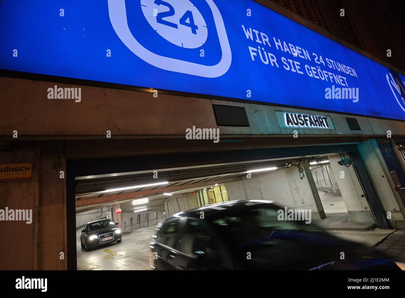 High rise parking garage hi-res stock photography and images - Alamy