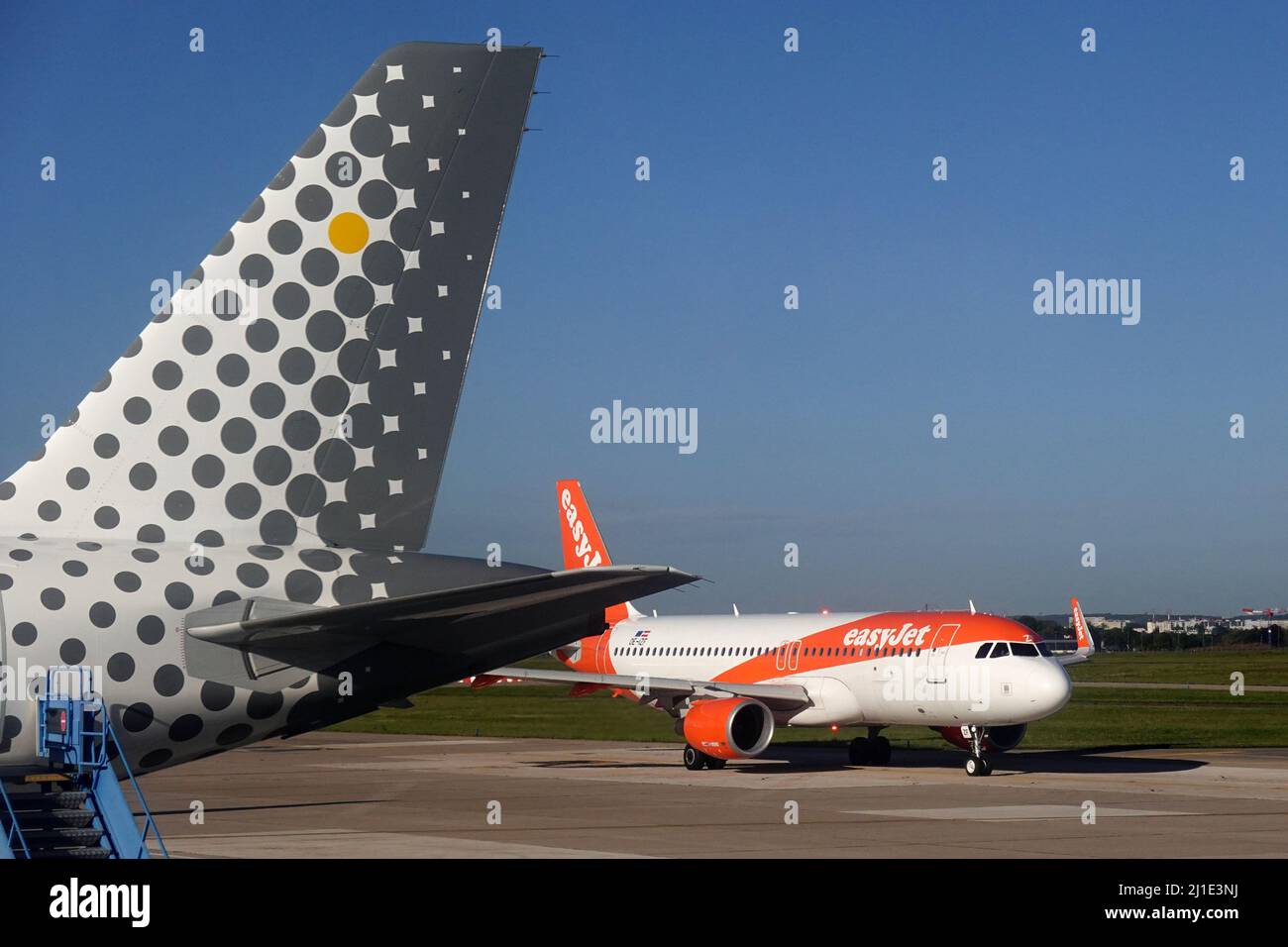 Vertical tail hi-res stock photography and images - Alamy
