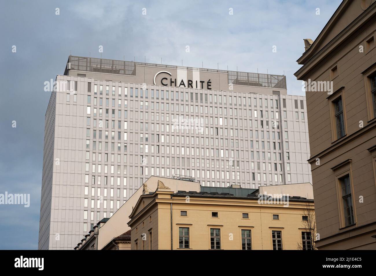 High rise bed hi-res stock photography and images - Alamy