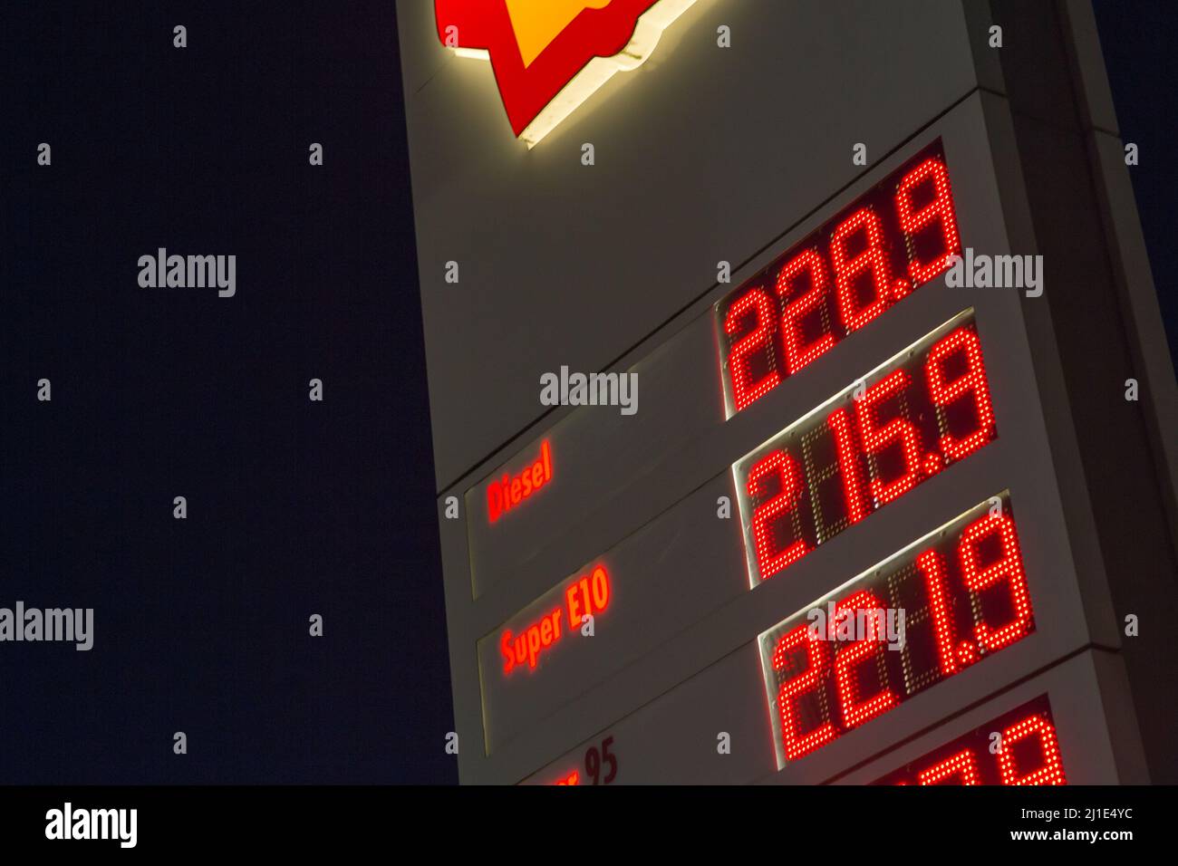 Berlin germany shell gas station hi-res stock photography and images ...