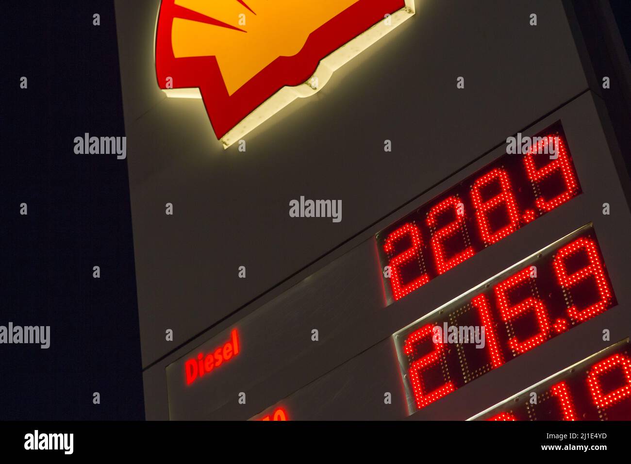 Berlin germany shell gas station hi-res stock photography and images ...