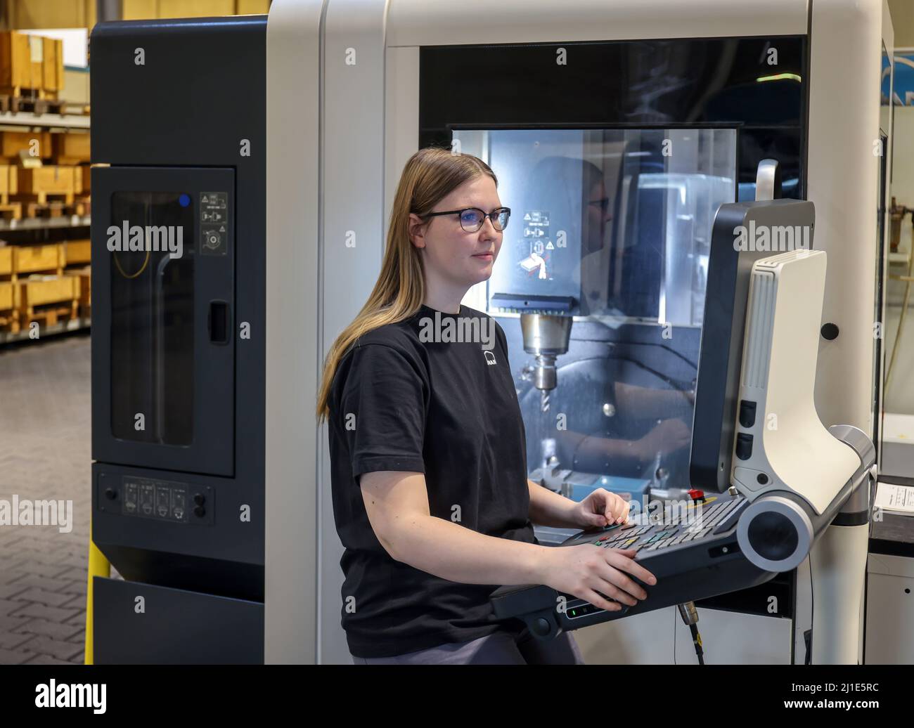 Machine operator woman hi-res stock photography and images - Alamy
