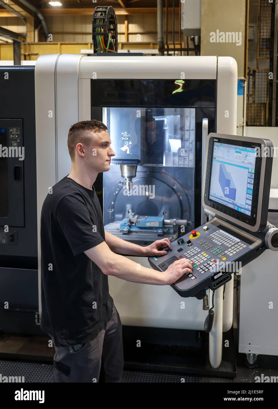 08.03.2022, Germany, North Rhine-Westphalia, Oberhausen - Apprentices ...