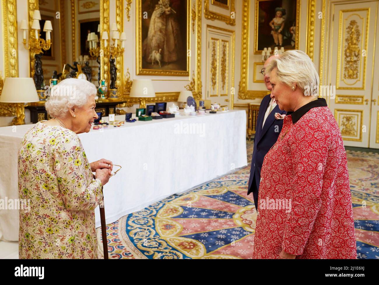 Queen Elizabeth II meets Pamela Harper (right) and Dr Peter Harper from ...