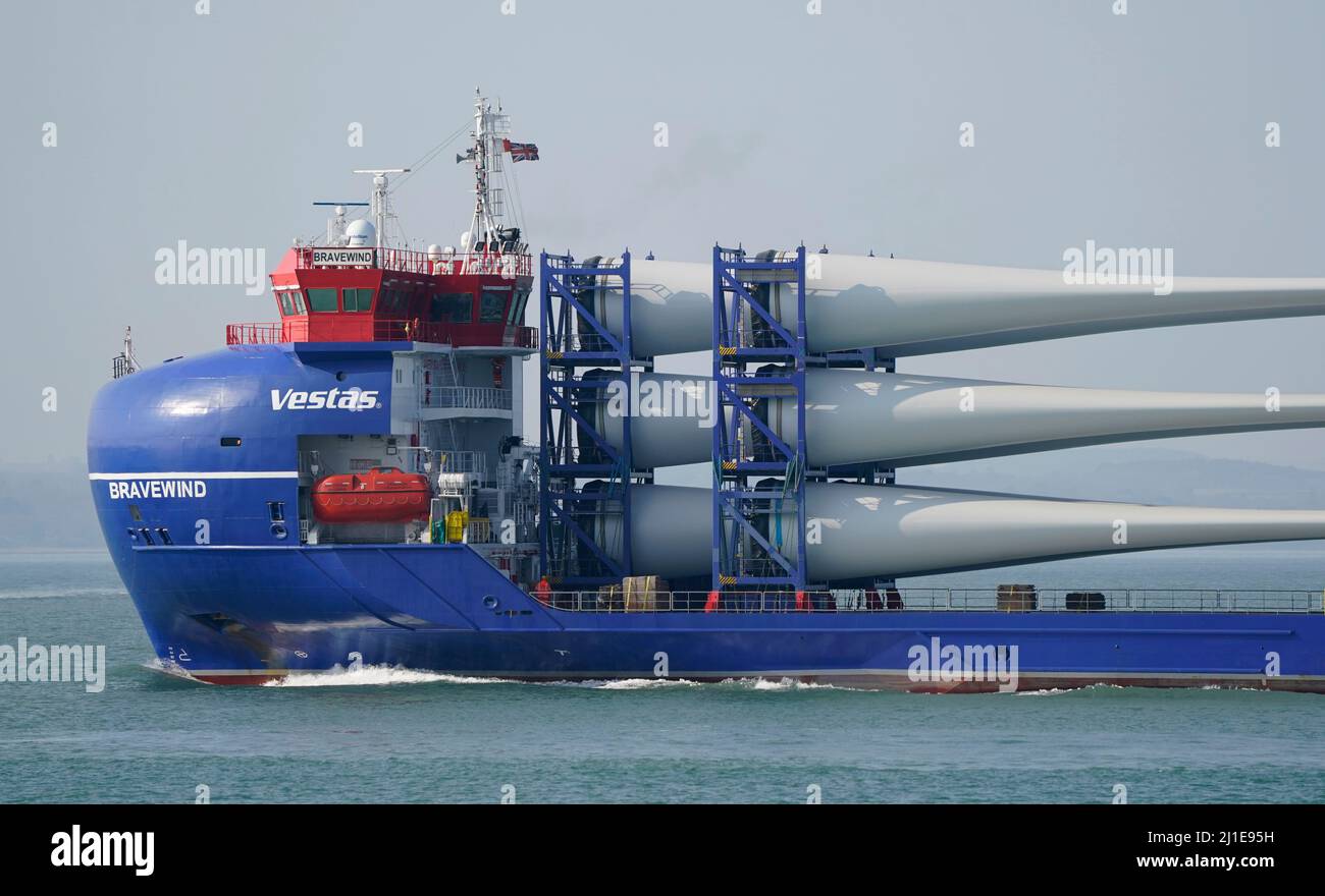 The Vestas heavy load carrier ship Bravewind carries wind turbine ...