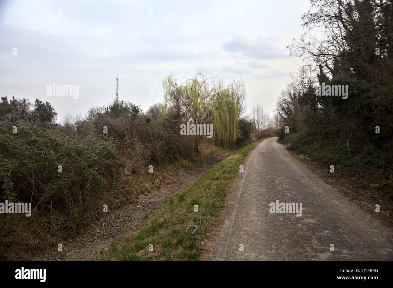 Grove end road hi-res stock photography and images - Alamy