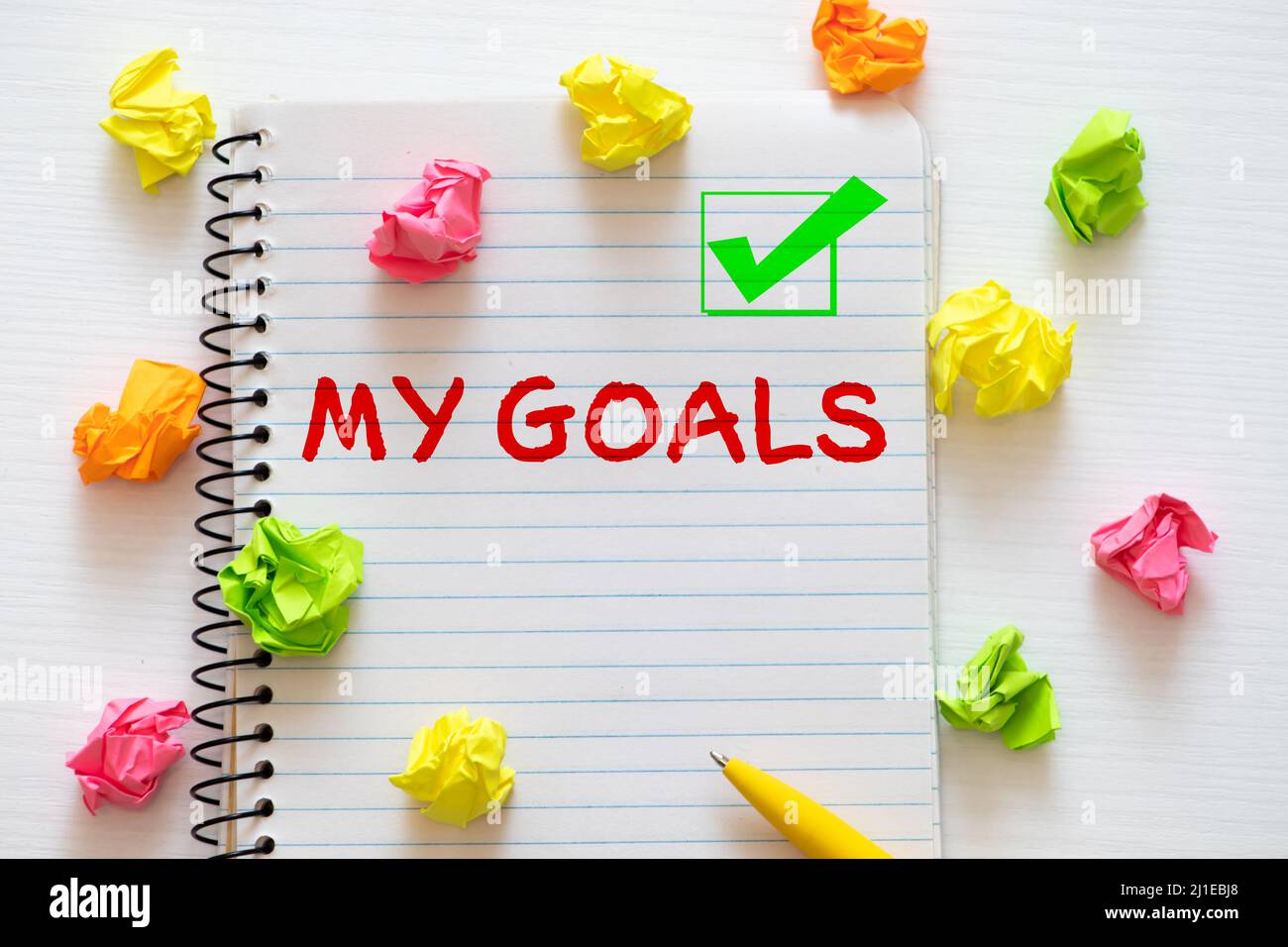 My goals list with empty checkboxes on a corkboard Stock Photo - Alamy