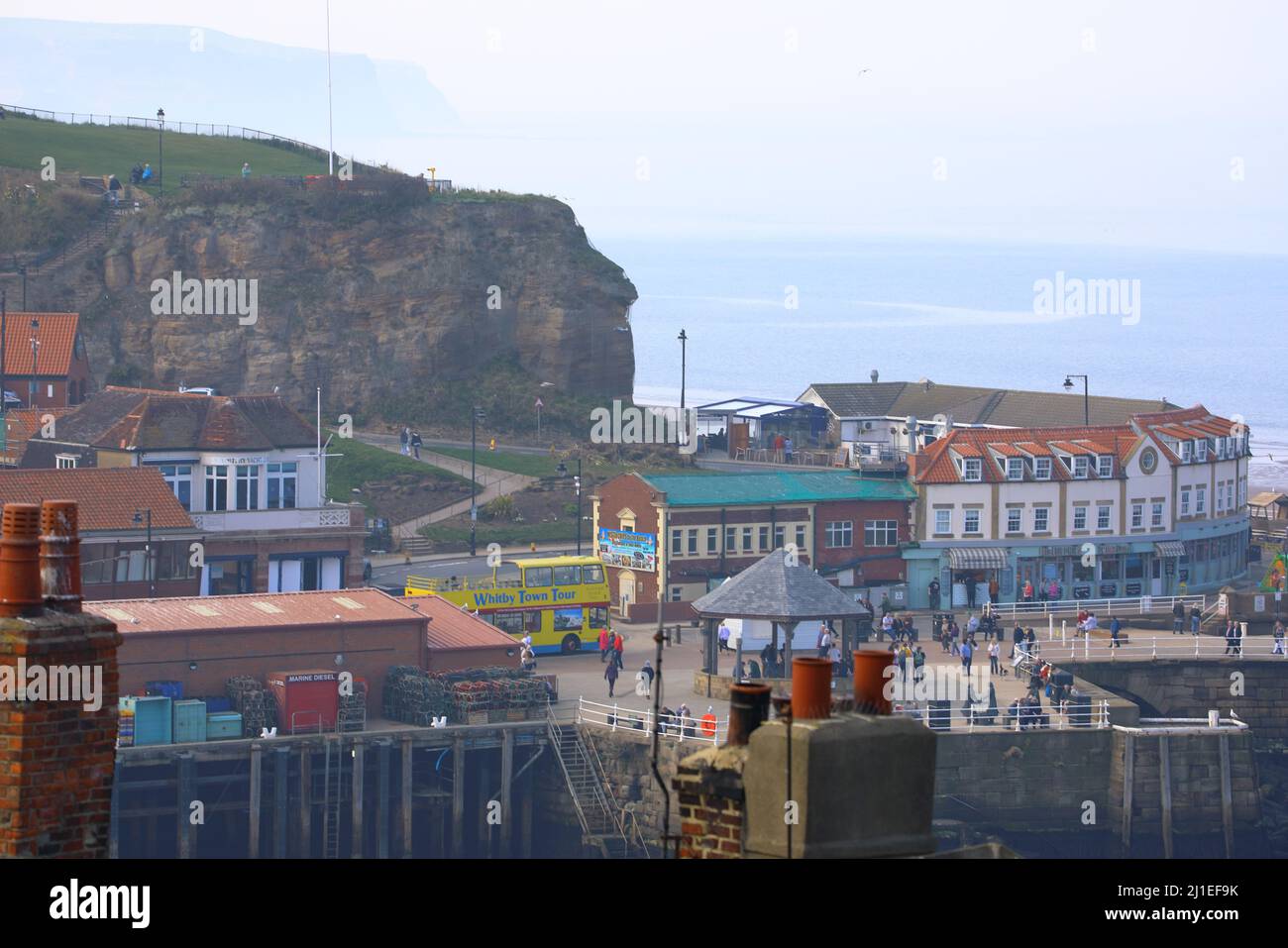 Pier road whitby hi-res stock photography and images - Alamy