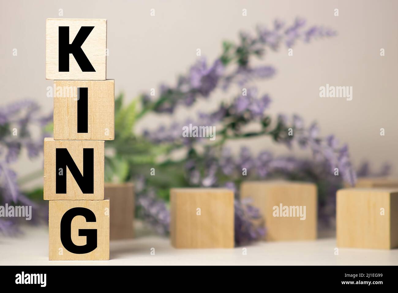 King word written on wood cube with red background Stock Photo - Alamy