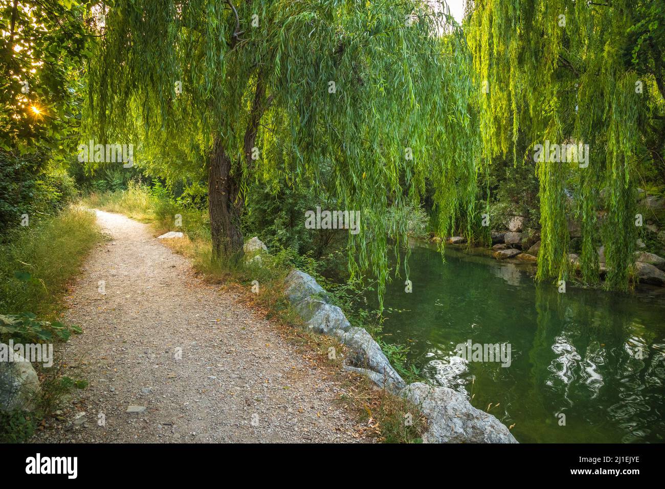 Split view river hi-res stock photography and images - Alamy