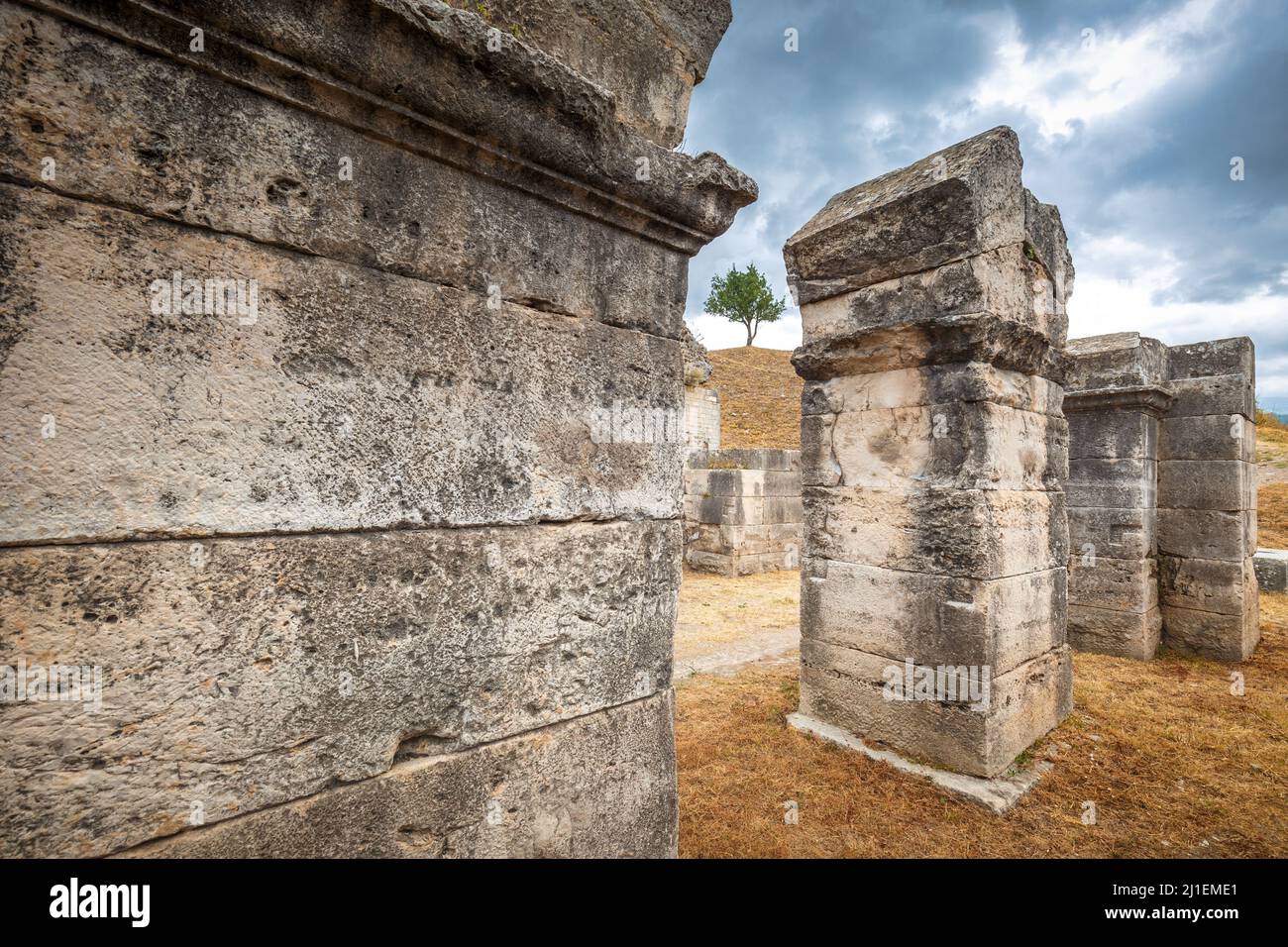 Split buildings in background hi-res stock photography and images - Alamy