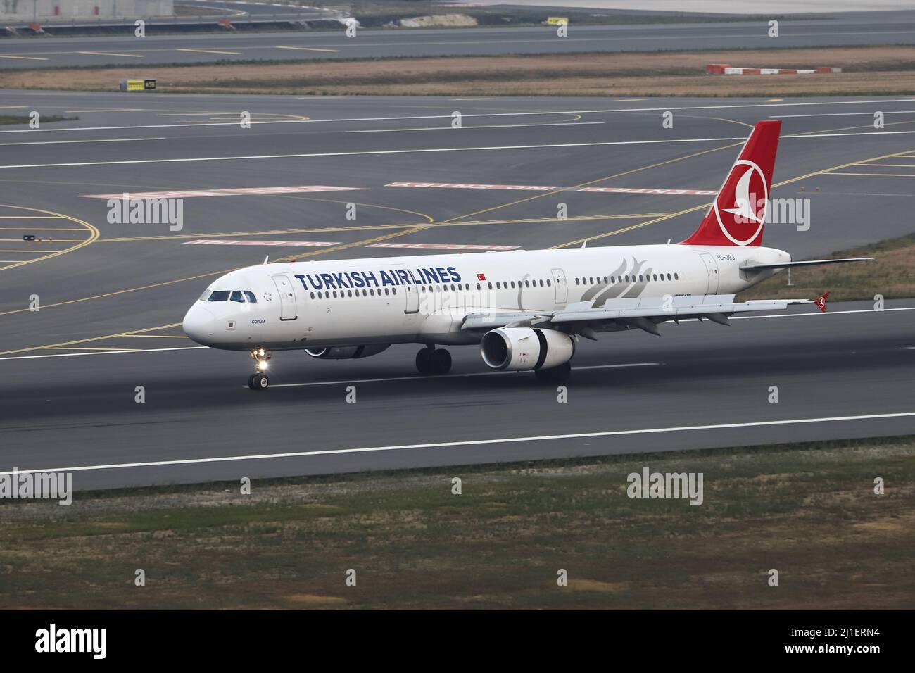 ISTANBUL, TURKEY - SEPTEMBER 15, 2021: Turkish Airlines Airbus 321-231 ...