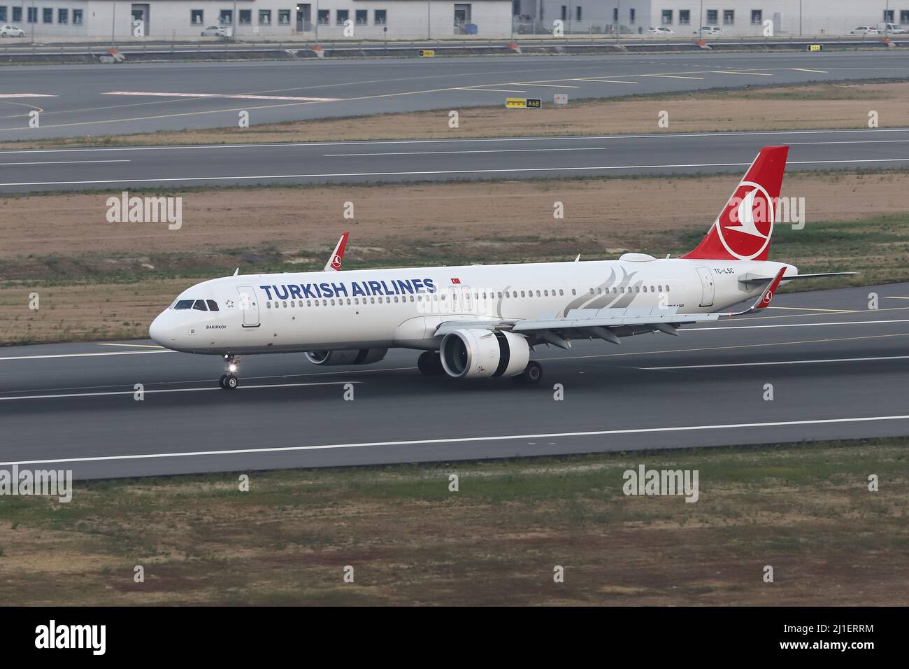 ISTANBUL, TURKEY - SEPTEMBER 15, 2021: Turkish Airlines Airbus 321 ...