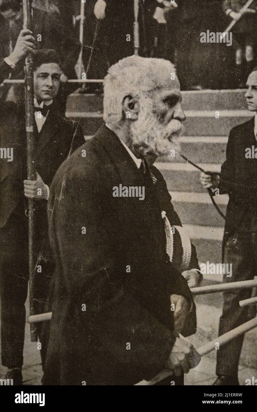 Historical photo of Antoni Gaudí at the Gaudí exhibition in the MNAC ...