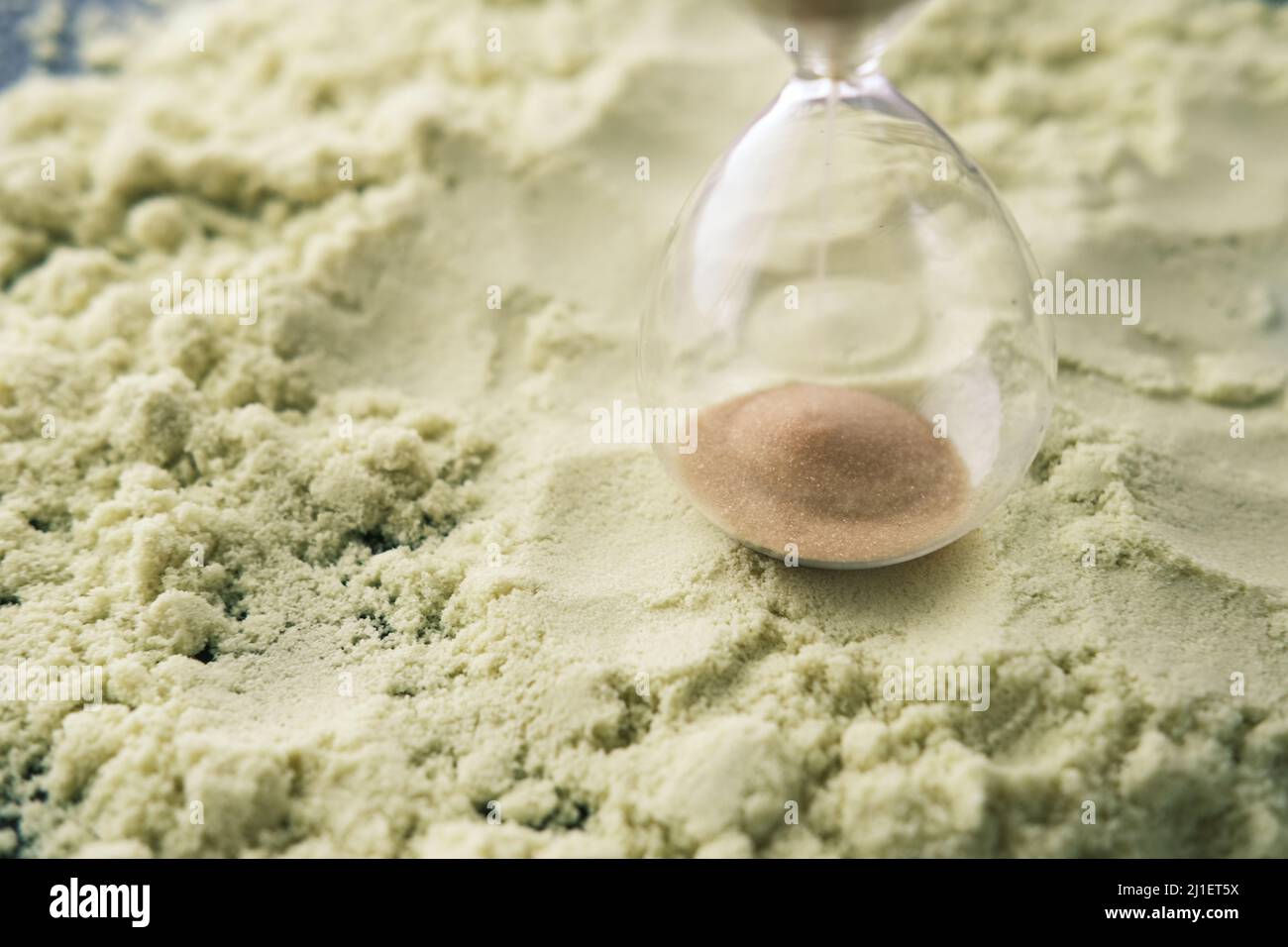 hourglass on table, sand flowing through the bulb of sandglass Stock ...
