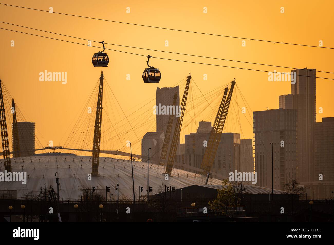 Emirates cable car london view hi-res stock photography and images - Alamy