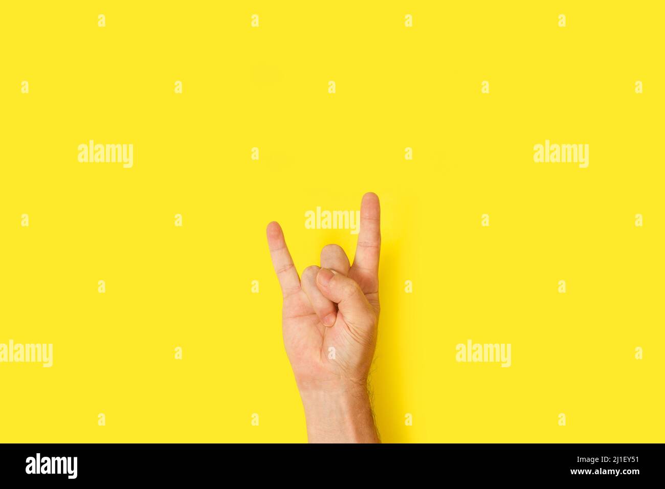 Person doing a peace sign hi-res stock photography and images - Alamy