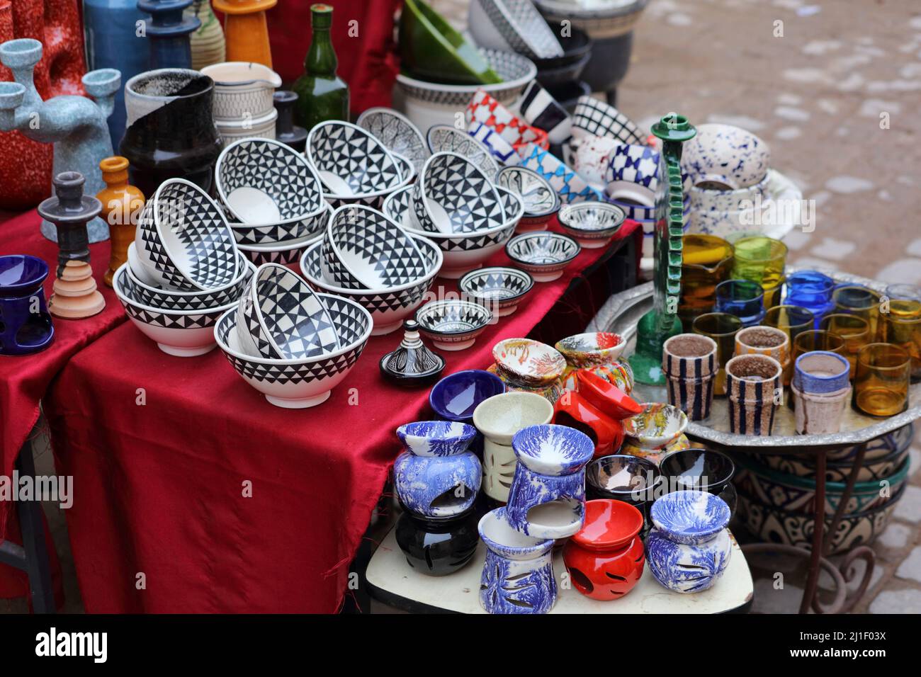 Traditional moroccan bowls hi-res stock photography and images - Alamy