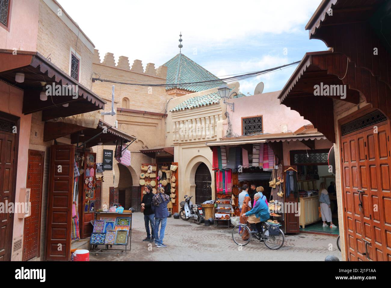 MARRAKECH, MOROCCO - FEBRUARY 20, 2022: People visit souk in medina ...