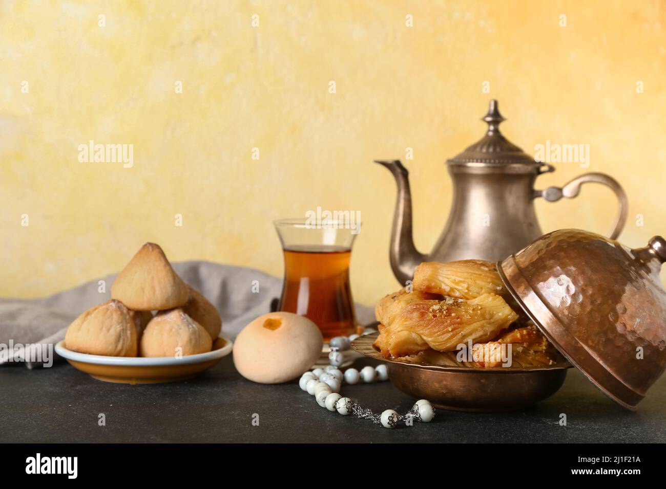 Shaker churek hi-res stock photography and images - Alamy