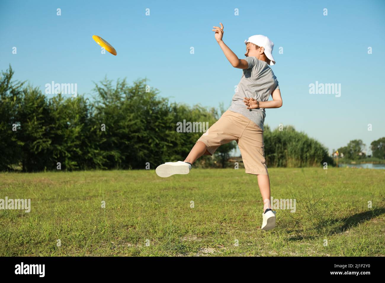 Cute little boy playing frisbee outdoors Stock Photo - Alamy