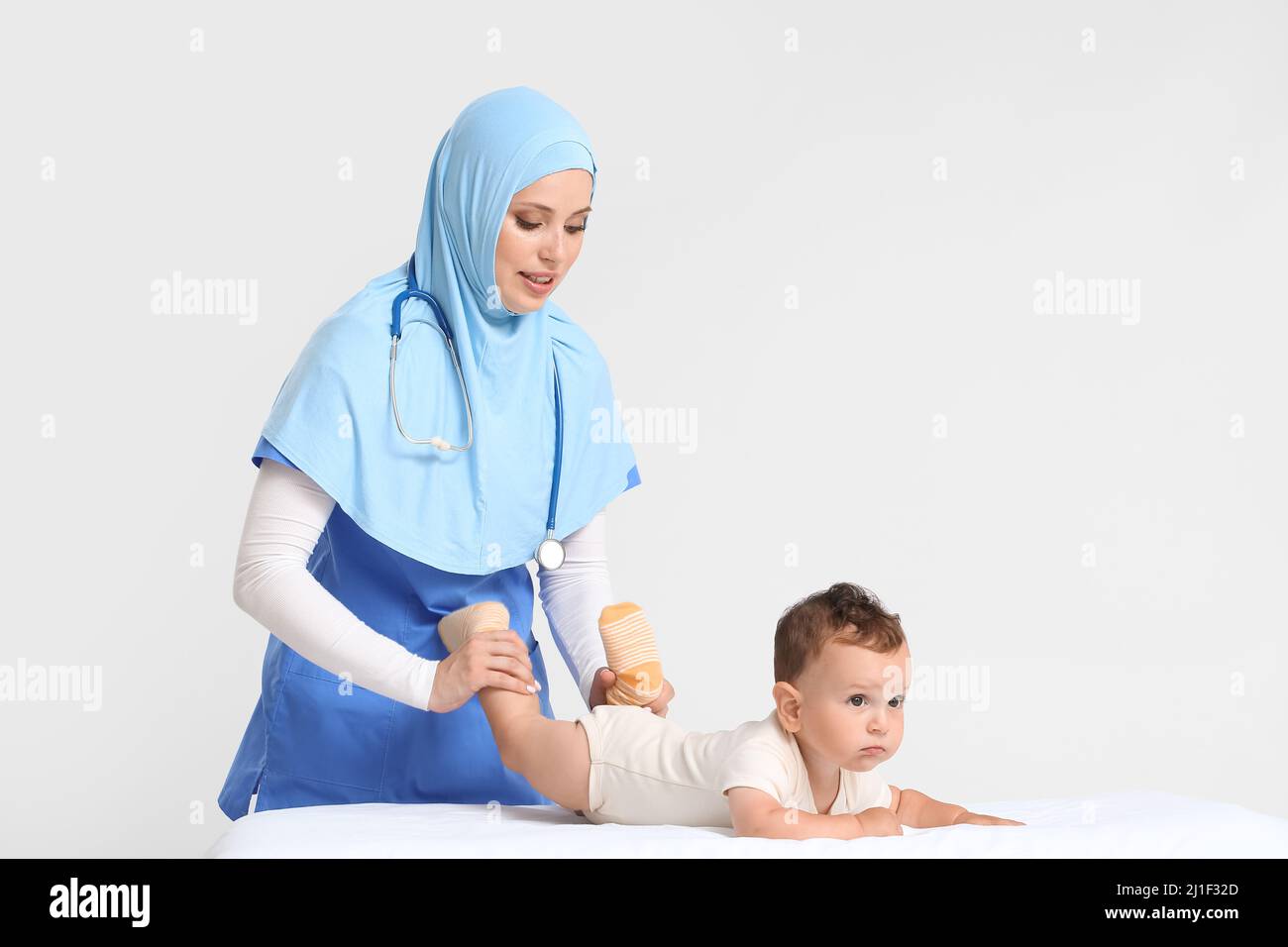 Hijab doctor child hi-res stock photography and images - Alamy