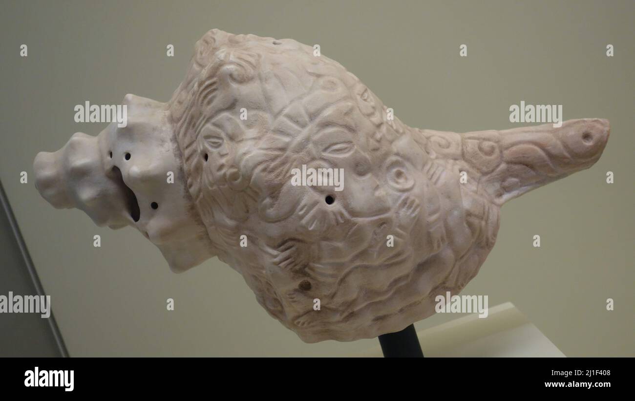 Hand decorated sea shell hi-res stock photography and images - Alamy