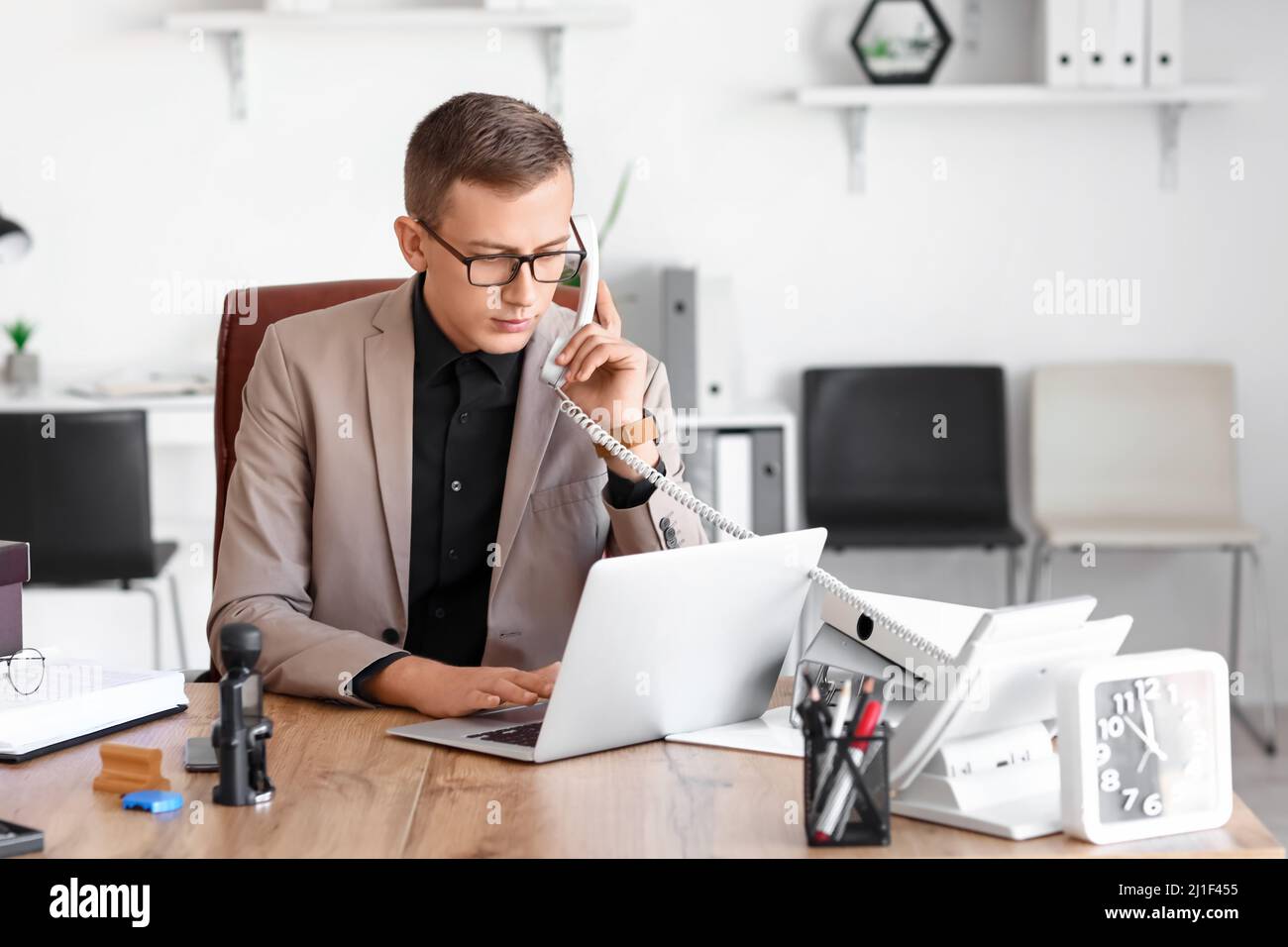 Male lawyer speaking in court hi-res stock photography and images - Alamy
