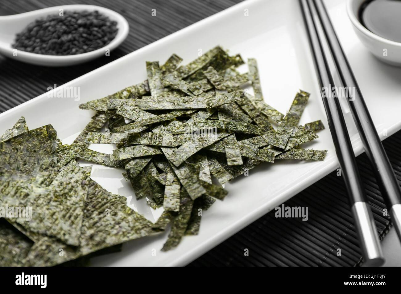 Plate natural seaweed sheets hi-res stock photography and images - Alamy