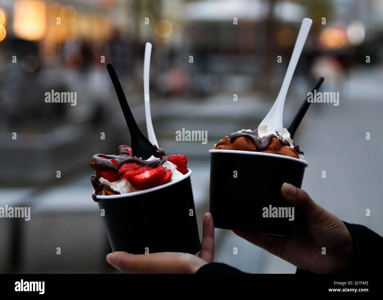 ice cream cup Stock Photo - Alamy