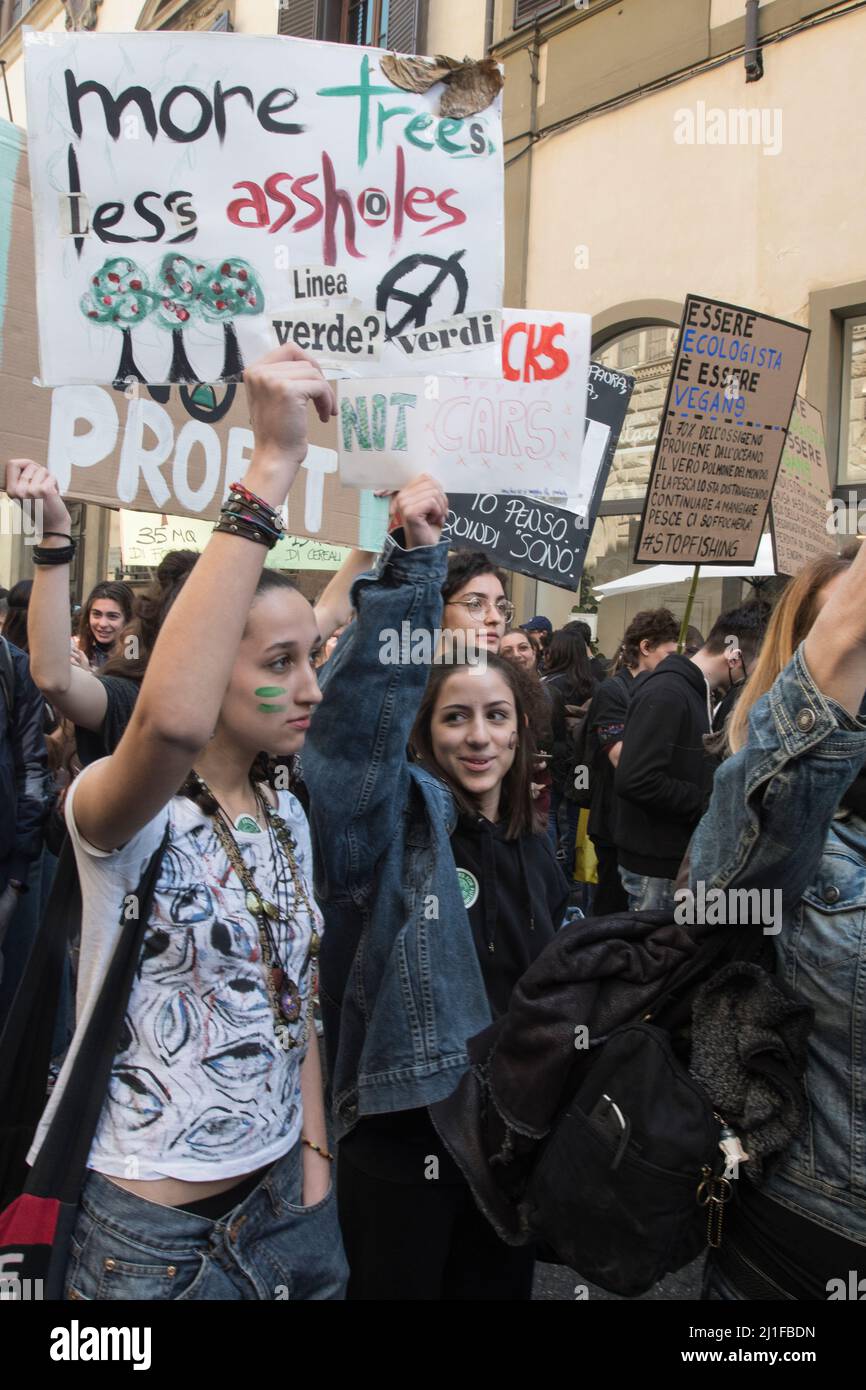 FFF Global Climate Strike in Florence 2503022: students and young ...