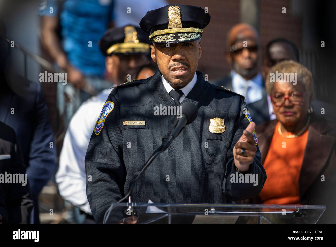 Dc police chief robert j contee iii hi-res stock photography and images ...