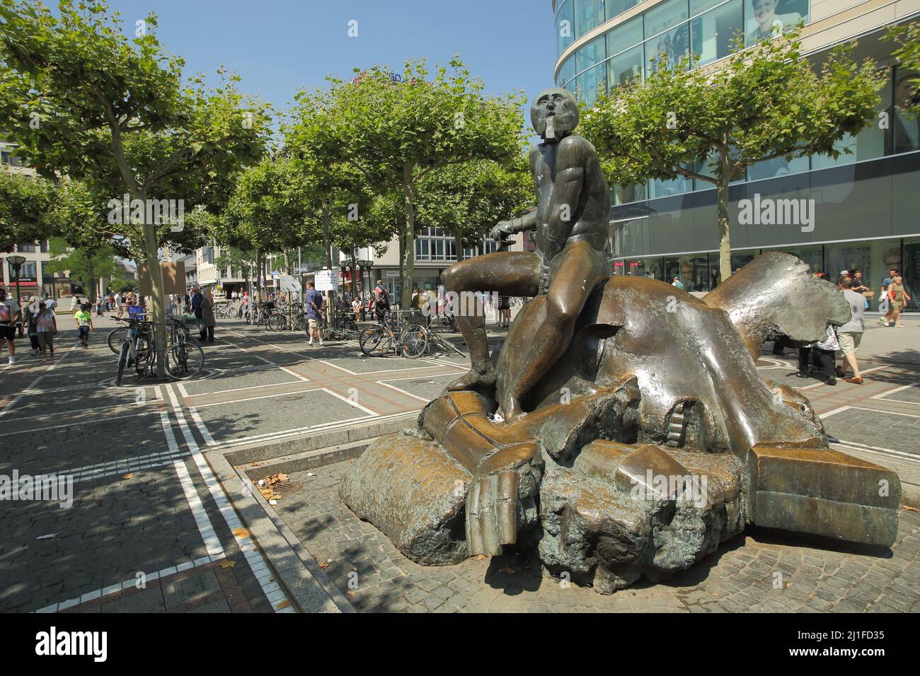 David and goliath sculpture hi-res stock photography and images - Alamy