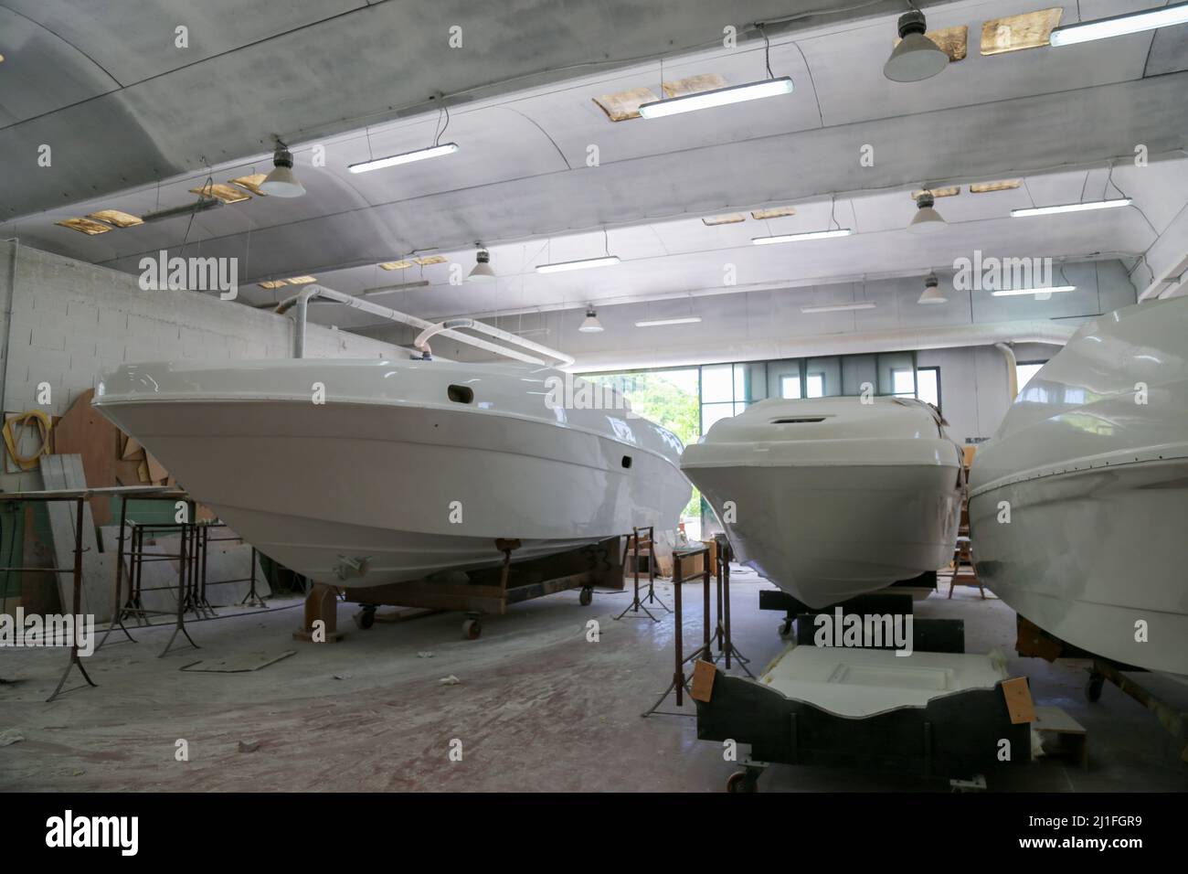 Indoor shipyard of speed boats in construction Stock Photo - Alamy