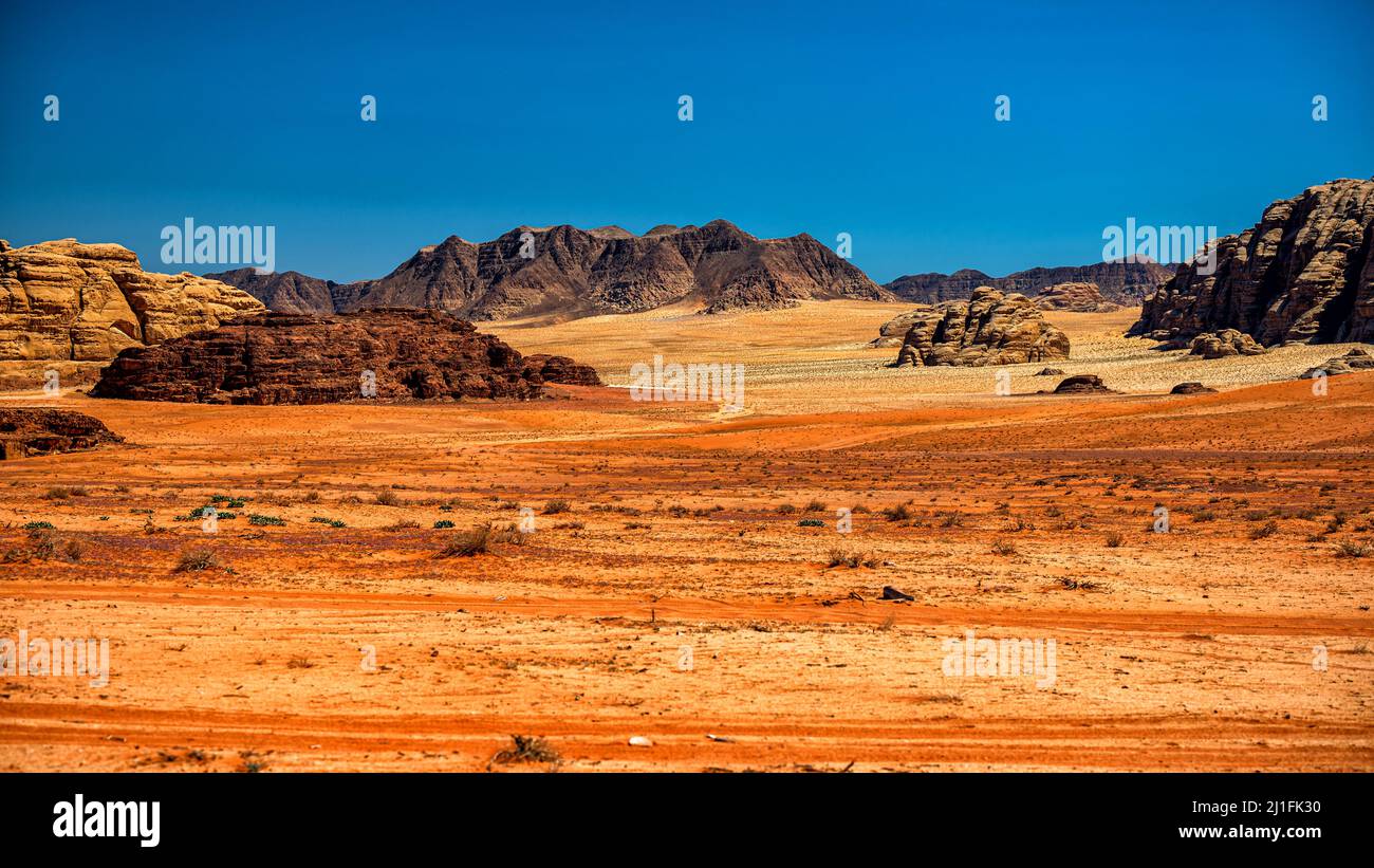 Extraordinary mountain desert landscape, Wadi Rum Protected Area ...
