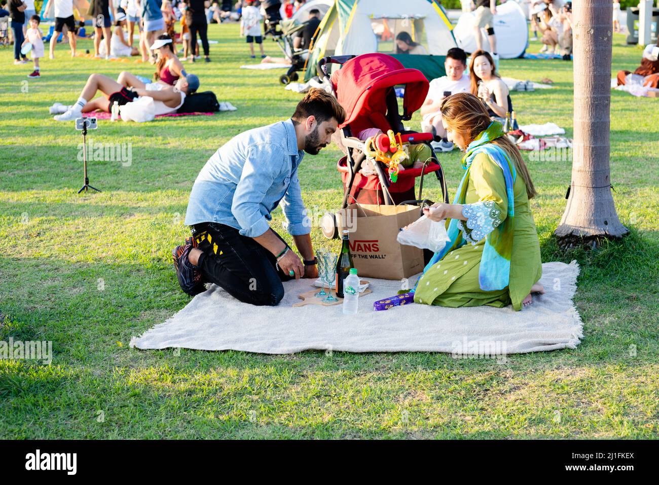 16 10 2021 Caucasian husband and wife have picnic on grass field near ...