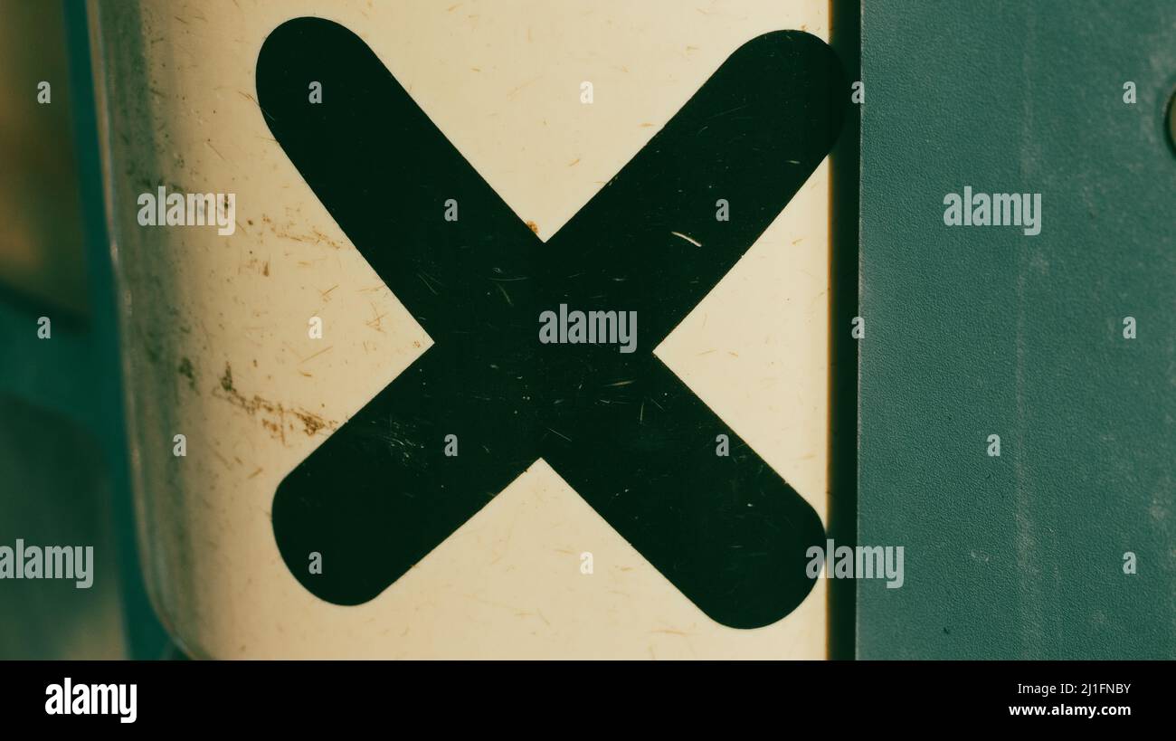 Cross icon delete sign hi-res stock photography and images - Alamy