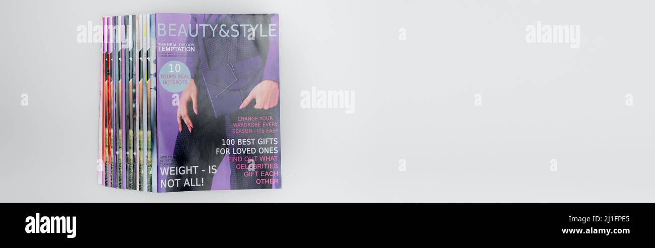 Stack of fashion magazines hi-res stock photography and images - Alamy