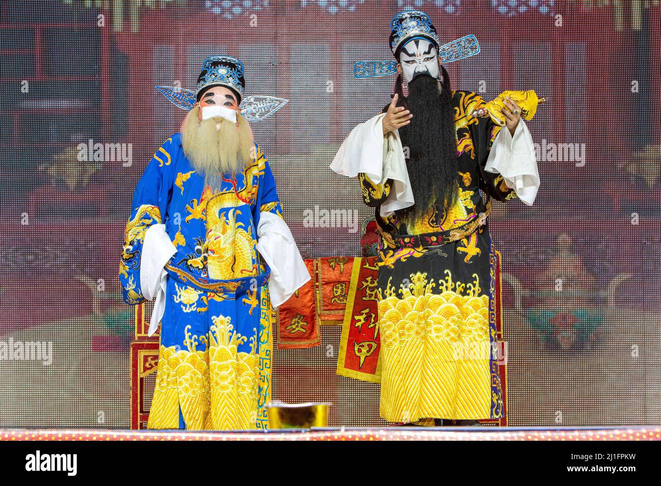 (220325) -- NAKHON SAWAN, March 25, 2022 (Xinhua) -- Actors perform ...