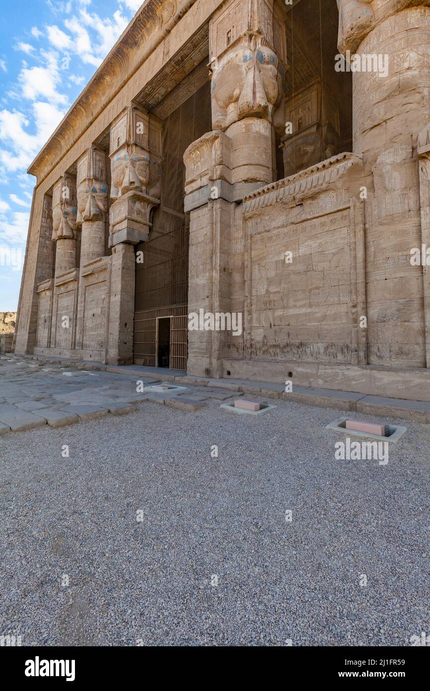 Ancient egyptian temple columns hi-res stock photography and images - Alamy