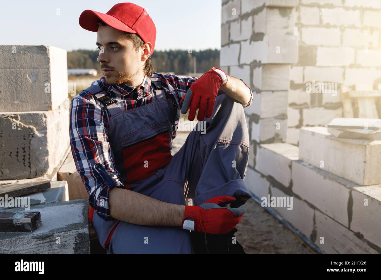 Professional bricklayer man at the construction site Stock Photo - Alamy