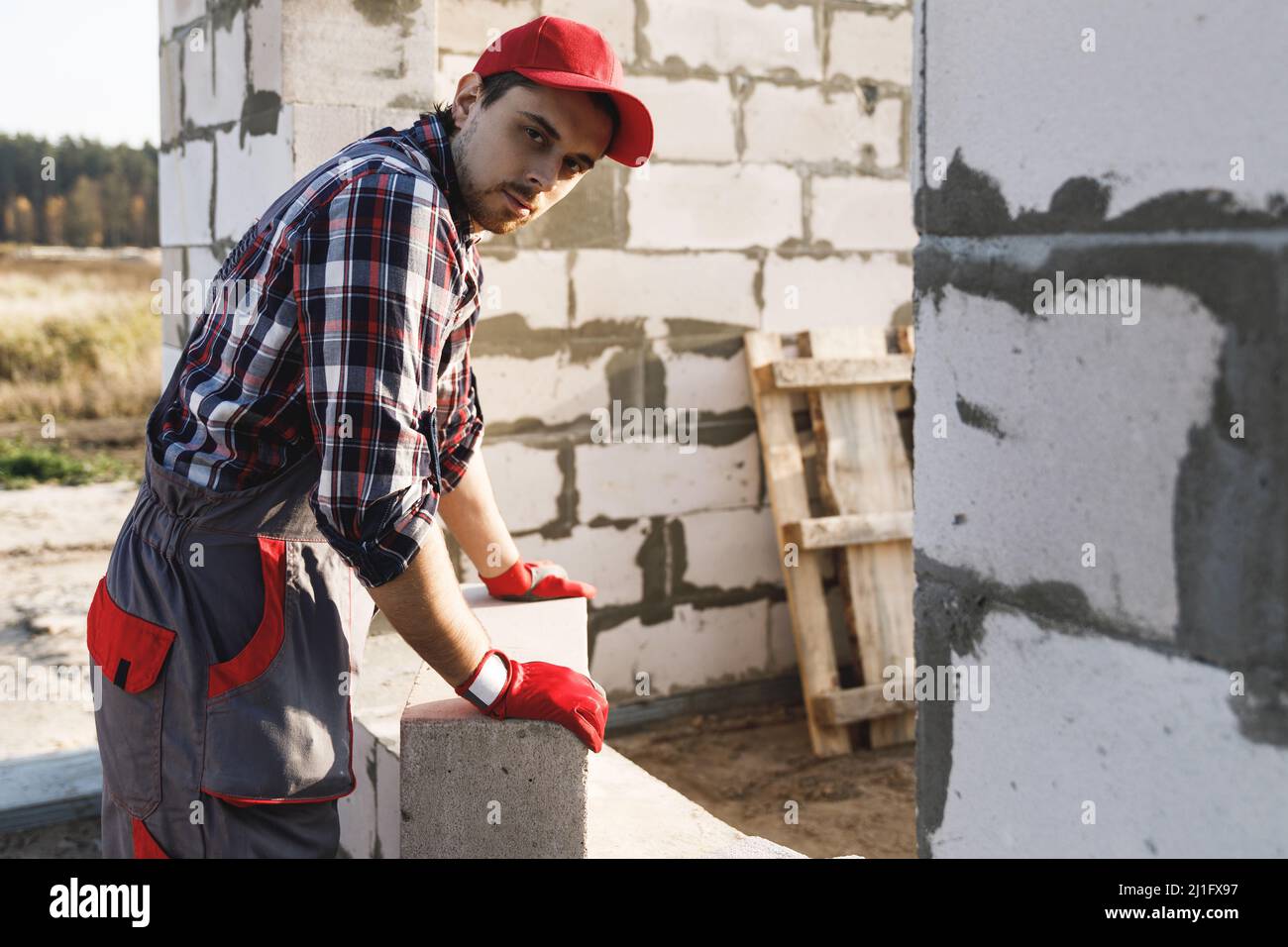 Masonry aac block hi-res stock photography and images - Alamy