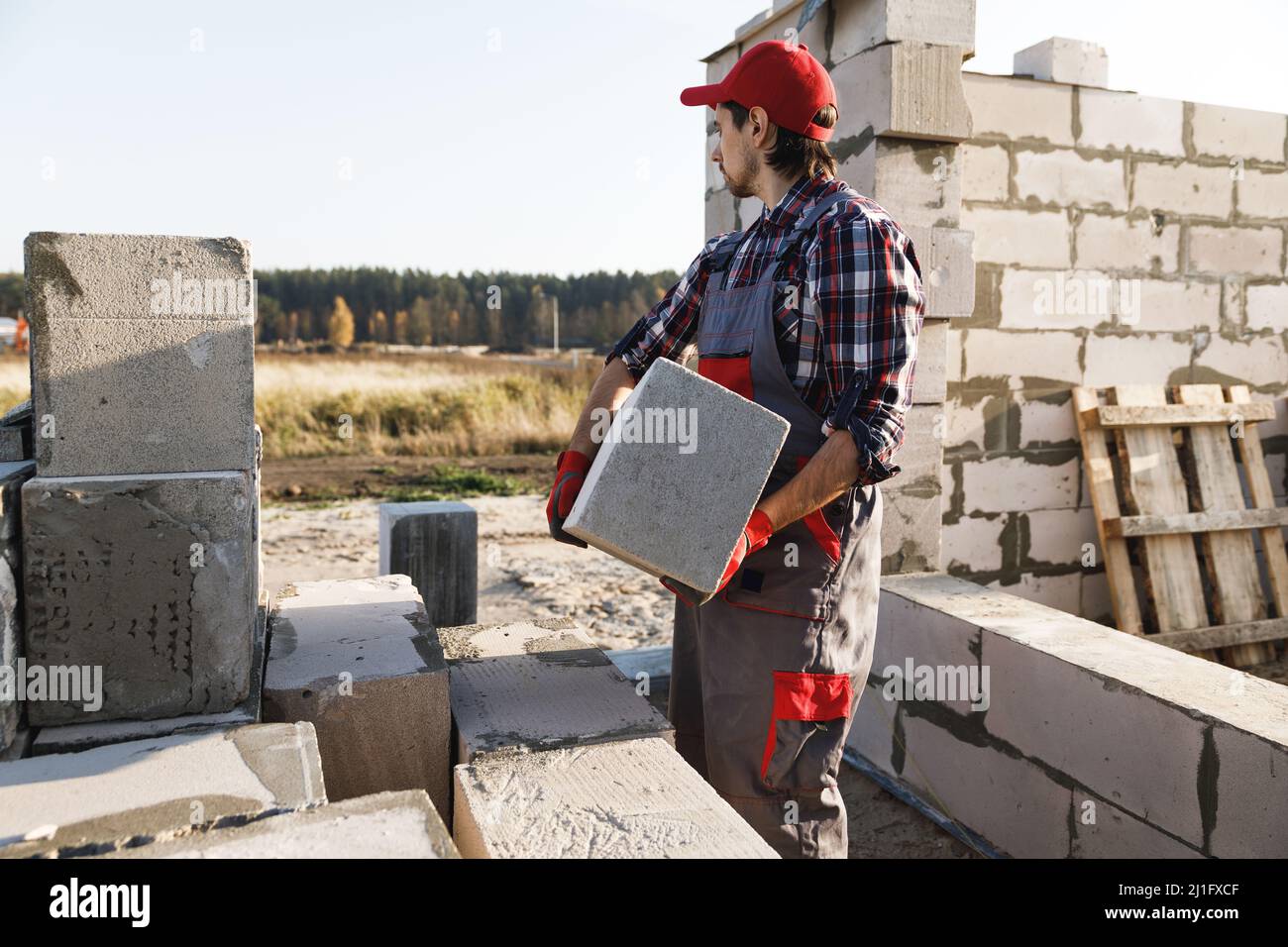 Bricklayer is working at the construction site Stock Photo - Alamy