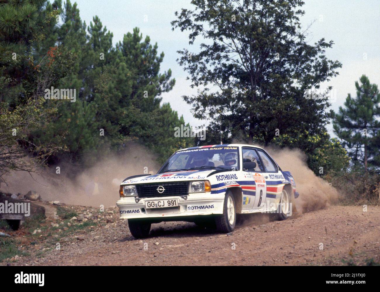 Henri Toivonen (FIN) Fred Gallagher (GBR) Opel Ascona 400 Gr4 Rothmans ...
