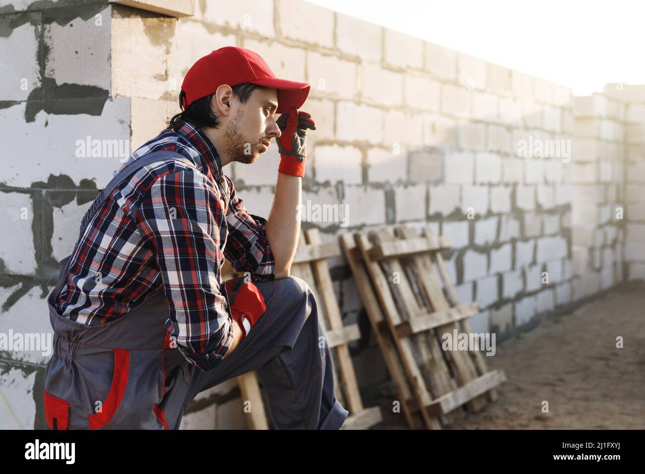 Professional bricklayer hi-res stock photography and images - Alamy